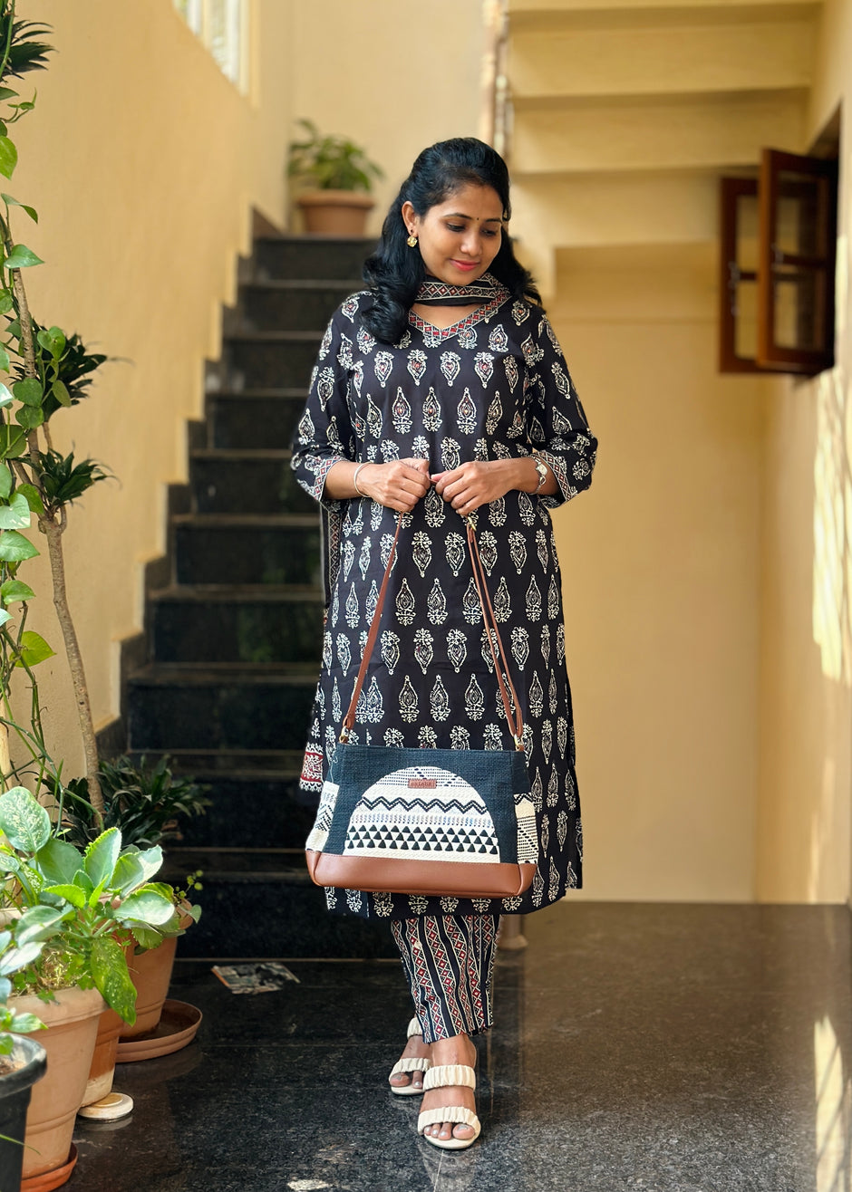 Kurtas & Sets – Mouri