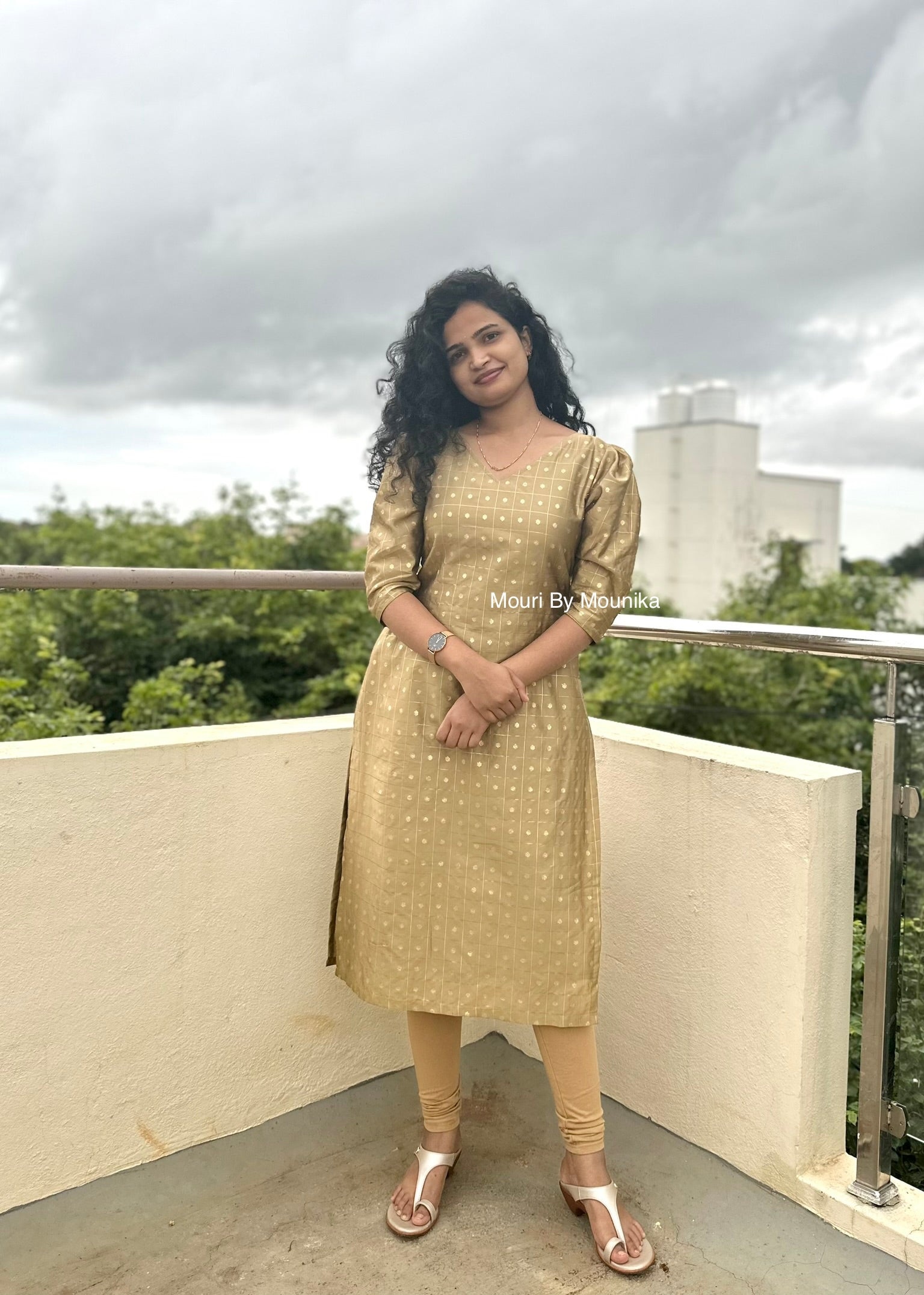 Aarani Gold kurti – Mouri